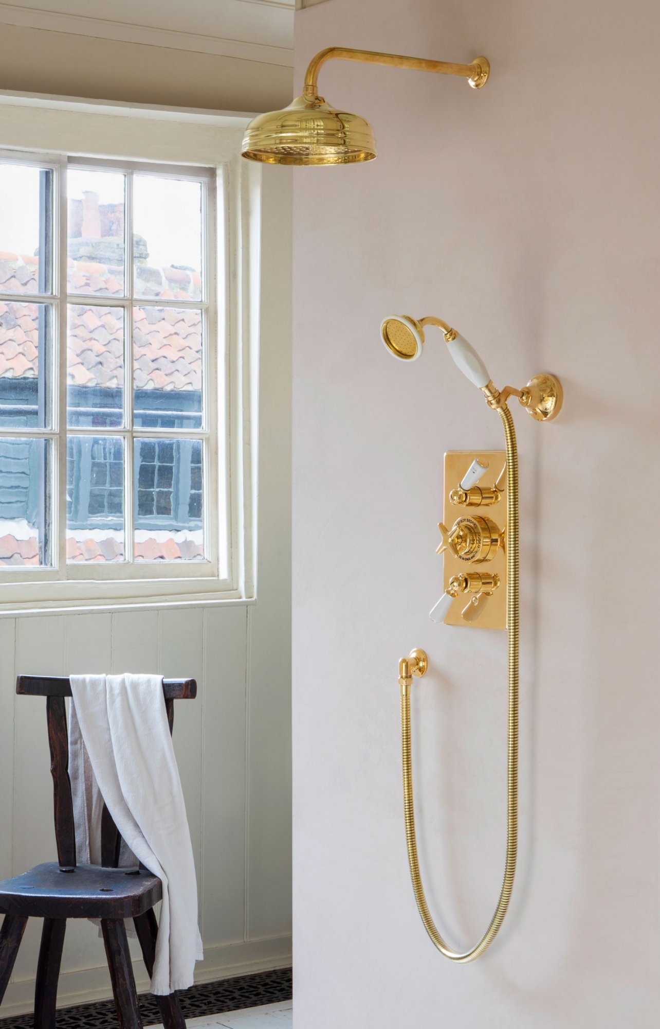 Classic Hand Shower on Wall Bracket | Shower